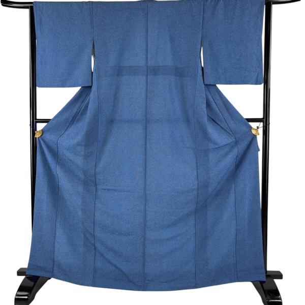 【着物ランク】秀品【素材】化繊【身丈】約166cm【裄丈】約63.5cm【袖丈】約49.5cm【袖幅】約33cm【前幅】約24cm【後幅】約29cm【サイズ】S【着物仕立て】袷【着用時期】10〜5月【コメント】数百種類とある型紙から表現され...