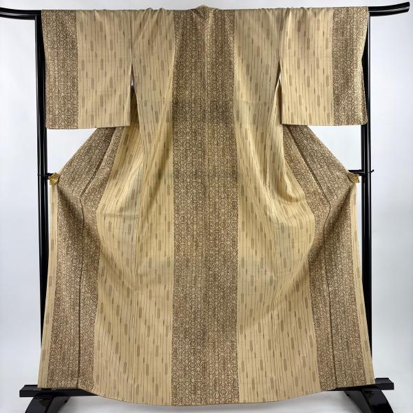 【着物ランク】秀品【素材】正絹【身丈】約165cm【裄丈】約67.5cm【袖丈】約49cm【袖幅】約35.5cm【前幅】約24.5cm【後幅】約29.5cm【サイズ】L【着物仕立て】袷【着用時期】10〜5月【コメント】お洒落着として楽しめる...