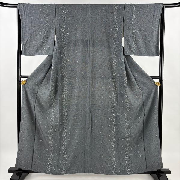 【着物ランク】秀品【素材】正絹【身丈】約160cm【裄丈】約64cm【袖丈】約47.5cm【袖幅】約33cm【前幅】約24.5cm【後幅】約30.5cm【サイズ】M【着物仕立て】袷【着用時期】10〜5月【コメント】お洒落着として楽しめる小紋...