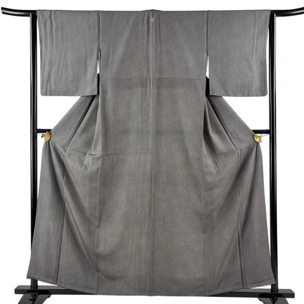 【着物ランク】秀品【素材】正絹【身丈】約159cm【裄丈】約64cm【袖丈】約48cm【袖幅】約33.5cm【前幅】約24cm【後幅】約29.5cm【サイズ】M【着物仕立て】袷【着用時期】10〜5月【コメント】数百種類とある型紙から表現され...
