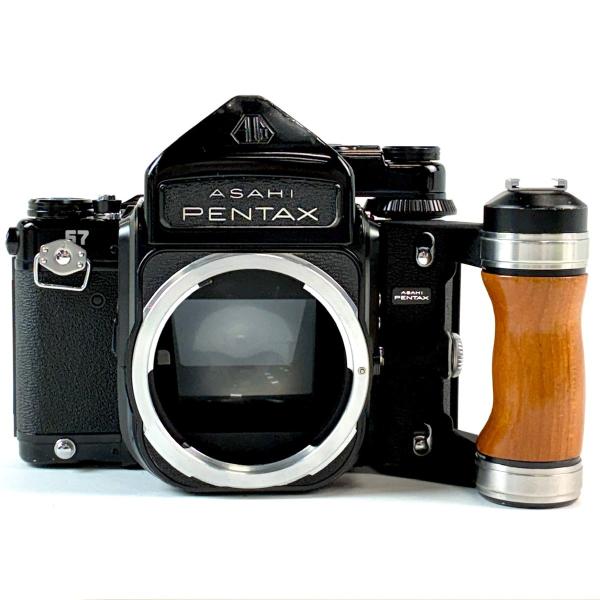 【メーカー名】PENTAX【製品名】67 ボディ TTLファインダー ウッドグリップ付【ブランド状態ランク】ランクC【コメント】【外観】スレやキズ、汚れ、アタリ、塗装剥がれ、補修痕、フィルム室内やファインダー接続部にモルト劣化、底部の電池室...