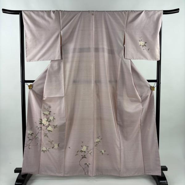 【着物ランク】名品【素材】正絹【身丈】約166cm【裄丈】約67.5cm【袖丈】約49.5cm【袖幅】約34.5cm【前幅】約25cm【後幅】約31.5cm【サイズ】L【着物仕立て】袷【着用時期】10〜5月【コメント】合わせる帯の色柄により...