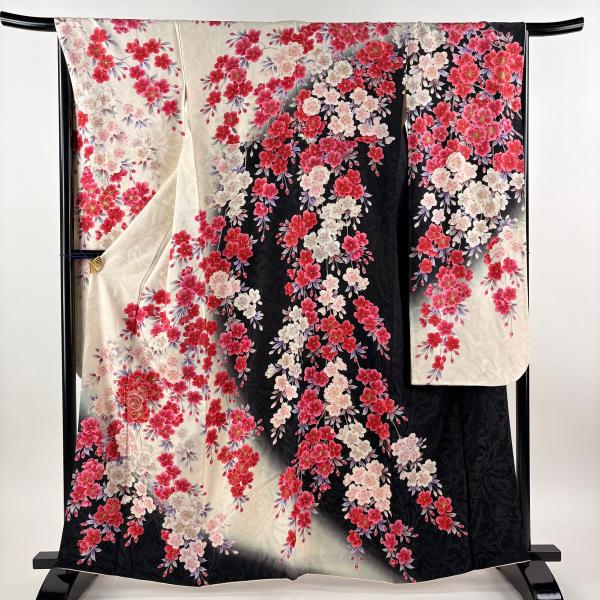 【着物ランク】逸品【素材】正絹【身丈】約162cm【裄丈】約67.5cm【袖丈】約106cm【袖幅】約34cm【前幅】約23.5cm【後幅】約29.5cm【サイズ】L【着物仕立て】袷【着用時期】10〜5月【コメント】未婚女性の第一礼装として...