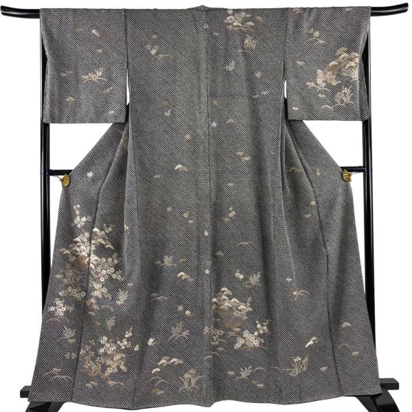 【着物ランク】逸品【素材】正絹【身丈】約162cm【裄丈】約67.5cm【袖丈】約49cm【袖幅】約34cm【前幅】約25.5cm【後幅】約32cm【サイズ】L【着物仕立て】袷【着用時期】10〜5月【コメント】合わせる帯の色柄により、お召し...