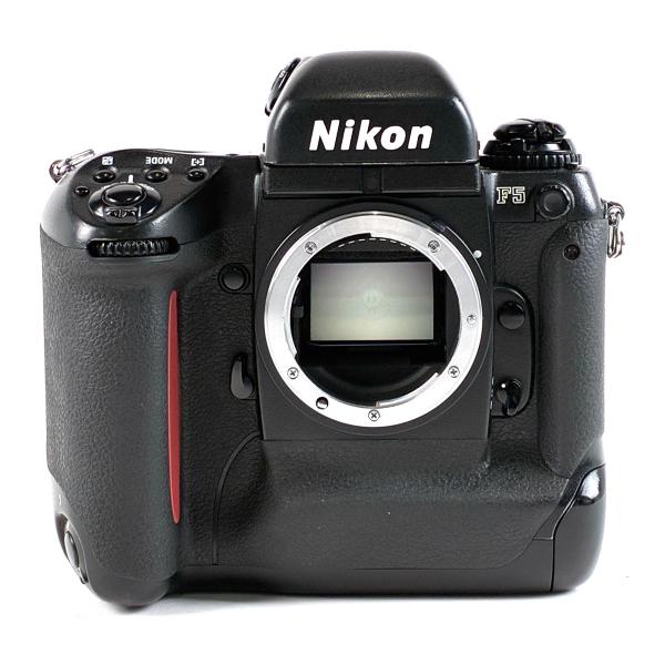 【メーカー名】Nikon【製品名】F5 ボディ【カメラ種類】フィルム オートフォーカス 一眼レフカメラ【ブランド状態ランク】ランクC【コメント】【外観】スレやキズ、汚れや若干の塗装剥がれがあります。【光学系】ファインダーにクモリ、繊維やホコ...
