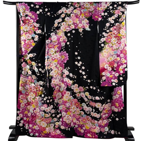 【着物ランク】名品【素材】正絹【身丈】約166cm【裄丈】約67cm【袖丈】約104cm【袖幅】約34.5cm【前幅】約26.5cm【後幅】約30.5cm【サイズ】M【着物仕立て】袷【着用時期】10〜5月【コメント】未婚女性の第一礼装として...