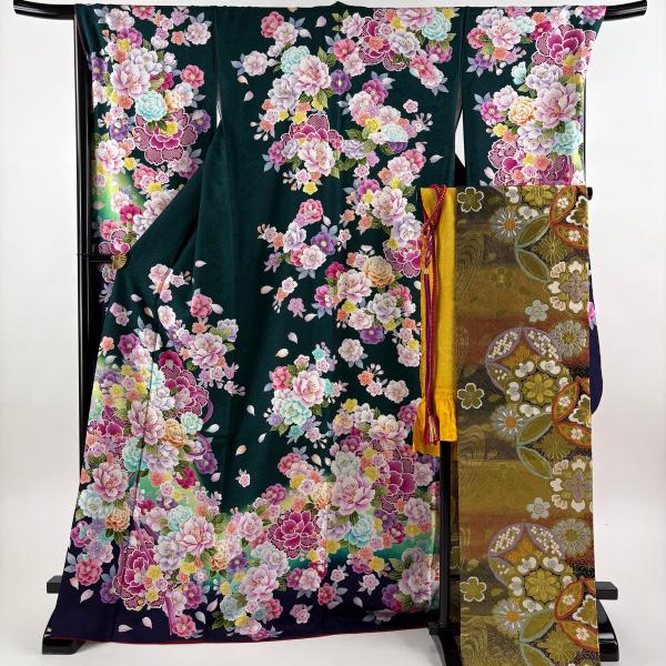 【着物ランク】秀品【素材】正絹【身丈】約173cm【裄丈】約69cm【袖丈】約111cm【袖幅】約36cm【前幅】約24cm【後幅】約30cm【サイズ】L【着物仕立て】袷【着用時期】10〜5月【帯丈2】約464cm【帯幅2】約31cm【コメ...