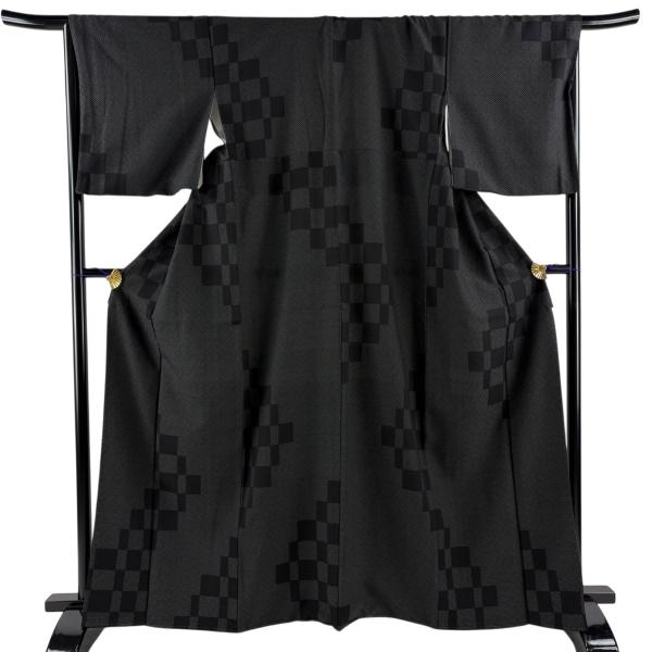 【着物ランク】逸品【素材】正絹【身丈】約164.5cm【裄丈】約68.5cm【袖丈】約49cm【袖幅】約35cm【前幅】約25cm【後幅】約30.5cm【サイズ】L【着物仕立て】袷【着用時期】10〜5月【コメント】通常の縮緬よりもコシがつよ...