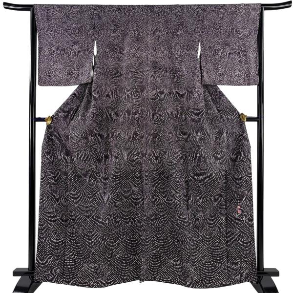 【着物ランク】逸品【素材】正絹【身丈】約164cm【裄丈】約65cm【袖丈】約48cm【袖幅】約33.5cm【前幅】約24.5cm【後幅】約30.5cm【サイズ】M【着物仕立て】袷【着用時期】10〜5月【コメント】帯次第で幅広くお使いいただ...