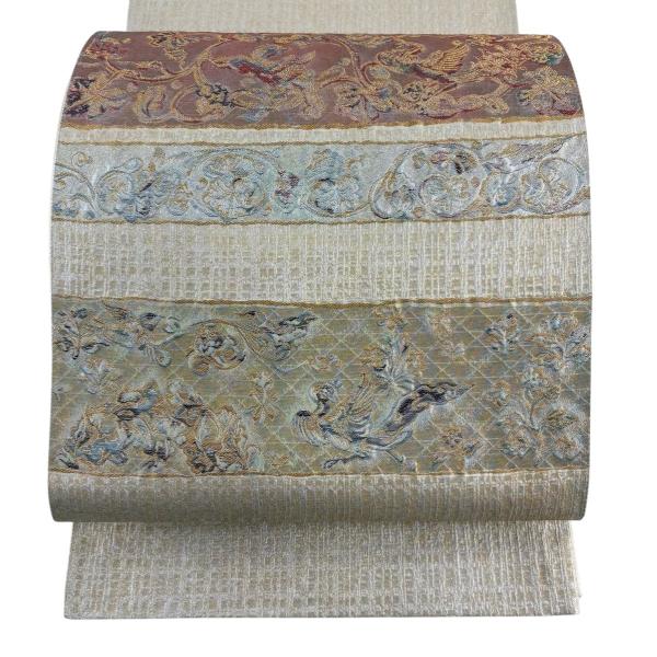 【着物ランク】逸品【素材】正絹【帯丈】約456cm【帯幅】約31cm【帯仕立て】未仕立て【コメント】となみ織物は、嘉永3年、初代礪波宗介が富山県砺波より組紐師として入洛し、その後織物業へと発展した帯メーカーの一つです。おめでたい席に相応しい...