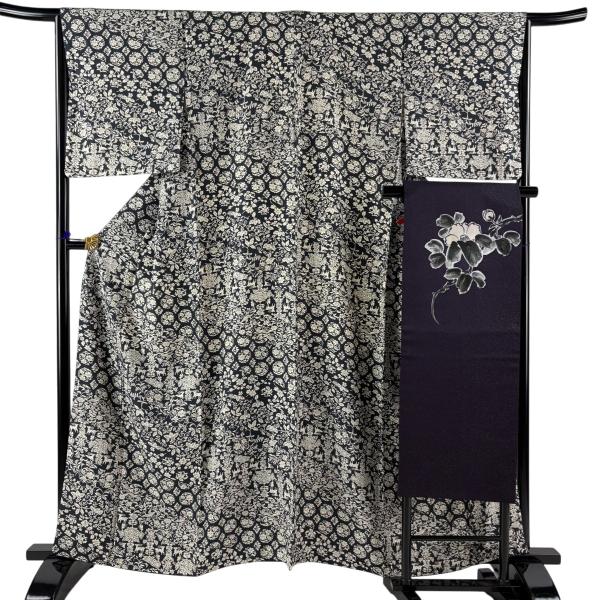 【着物ランク】秀品【素材】正絹【身丈】約161cm【裄丈】約65.5cm【袖丈】約49cm【袖幅】約33.5cm【前幅】約26.5cm【後幅】約31cm【サイズ】M【着物仕立て】袷【着用時期】10〜5月【帯丈2】約362cm【帯幅2】約30...