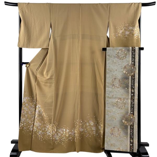 【着物ランク】秀品【素材】正絹【身丈】約167cm【裄丈】約68cm【袖丈】約52cm【袖幅】約35cm【前幅】約24.5cm【後幅】約30cm【サイズ】L【着物仕立て】袷【着用時期】10〜5月【帯丈2】約426cm【帯幅2】約31.5cm...