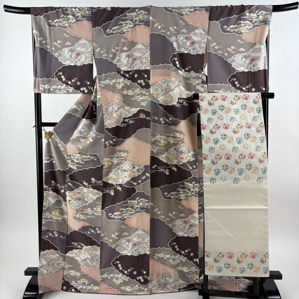 【着物ランク】秀品【素材】正絹【身丈】約171.5cm【裄丈】約69cm【袖丈】約51cm【袖幅】約35cm【前幅】約22cm【後幅】約30cm【サイズ】L【着物仕立て】袷【着用時期】10〜5月【帯丈2】約365cm【帯幅2】約31.5cm...