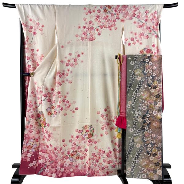 【着物ランク】名品【素材】正絹【身丈】約166cm【裄丈】約69.5cm【袖丈】約110.5cm【袖幅】約36.5cm【前幅】約23.5cm【後幅】約30cm【サイズ】L【着物仕立て】袷【着用時期】10〜5月【帯丈2】約438cm【帯幅2】...