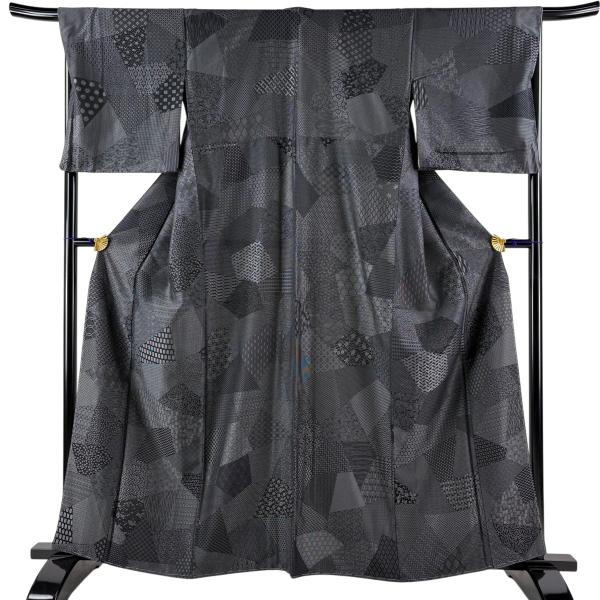 【着物ランク】逸品【素材】正絹【身丈】約161cm【裄丈】約68.5cm【袖丈】約49.5cm【袖幅】約35.5cm【前幅】約26cm【後幅】約31.5cm【サイズ】L【着物仕立て】袷【着用時期】10〜5月【コメント】通常の縮緬よりもコシが...