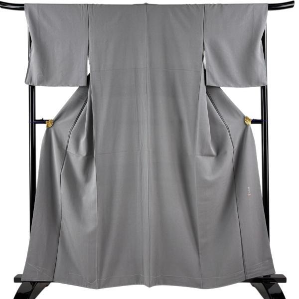 【着物ランク】逸品【素材】正絹【身丈】約161cm【裄丈】約68cm【袖丈】約49.5cm【袖幅】約35.5cm【前幅】約26.5cm【後幅】約32cm【サイズ】L【着物仕立て】袷【着用時期】10〜5月【コメント】数百種類とある型紙から表現...