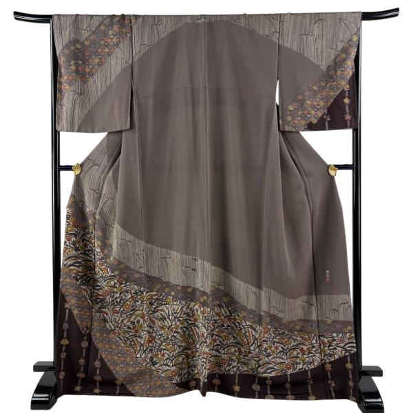 【着物ランク】逸品【素材】正絹【身丈】約168cm【裄丈】約68.5cm【袖丈】約52.5cm【袖幅】約34cm【前幅】約28.5cm【後幅】約32.5cm【サイズ】L【着物仕立て】袷【着用時期】10〜5月【コメント】帯次第で幅広くお使いい...