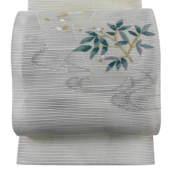 【着物ランク】秀品【素材】正絹【帯丈】約362cm【帯幅】約31cm【帯仕立て】仕立て上がり【コメント】夏帯でございます。セミフォーマルでお使いいただける名古屋帯でございます。見る人に重たい印象を感じさせない女性ならではの、気品豊かな一品で...