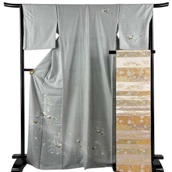 【着物ランク】秀品【素材】正絹【身丈】約169.5cm【裄丈】約66cm【袖丈】約48.5cm【袖幅】約33.5cm【前幅】約24cm【後幅】約30cm【サイズ】M【着物仕立て】袷【着用時期】10〜5月【帯丈2】約440cm【帯幅2】約30...