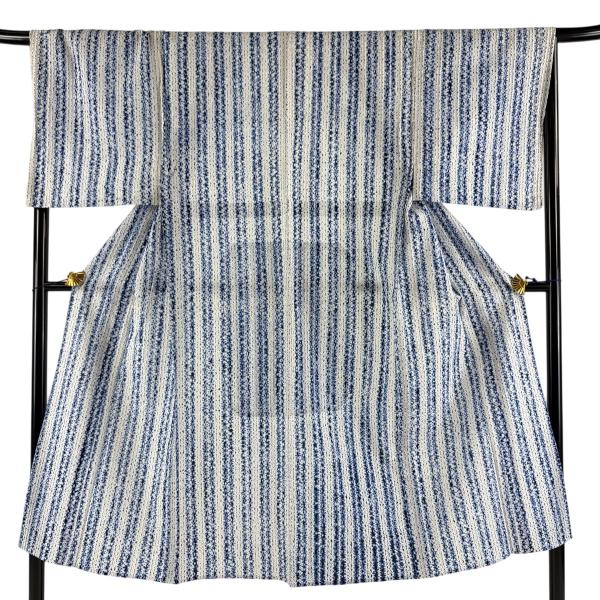 【着物ランク】名品【素材】綿【身丈】約141.5cm【裄丈】約68cm【袖丈】約49cm【袖幅】約36cm【前幅】約27.5cm【後幅】約32cm【サイズ】L【コメント】夏のお洒落着として、夏祭りや花火大会、盆踊りなど多くの場面でお召し頂け...