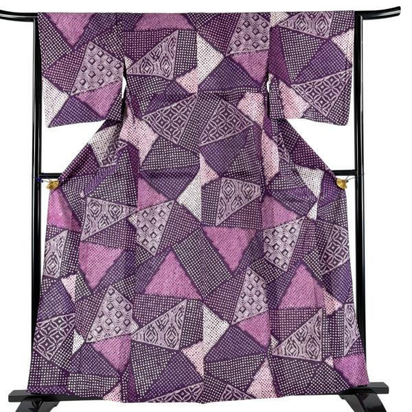 【着物ランク】名品【素材】綿【身丈】約161.5cm【裄丈】約64cm【袖丈】約48.5cm【袖幅】約34.5cm【前幅】約25cm【後幅】約30.5cm【サイズ】M【コメント】夏のお洒落着として、夏祭りや花火大会、盆踊りなど多くの場面でお...