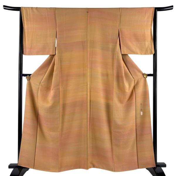 【着物ランク】秀品【素材】正絹【身丈】約160cm【裄丈】約65cm【袖丈】約47.5cm【袖幅】約33.5cm【前幅】約24.5cm【後幅】約29.5cm【サイズ】M【着物仕立て】袷【着用時期】10〜5月【コメント】加賀友禅作家「押田正義...