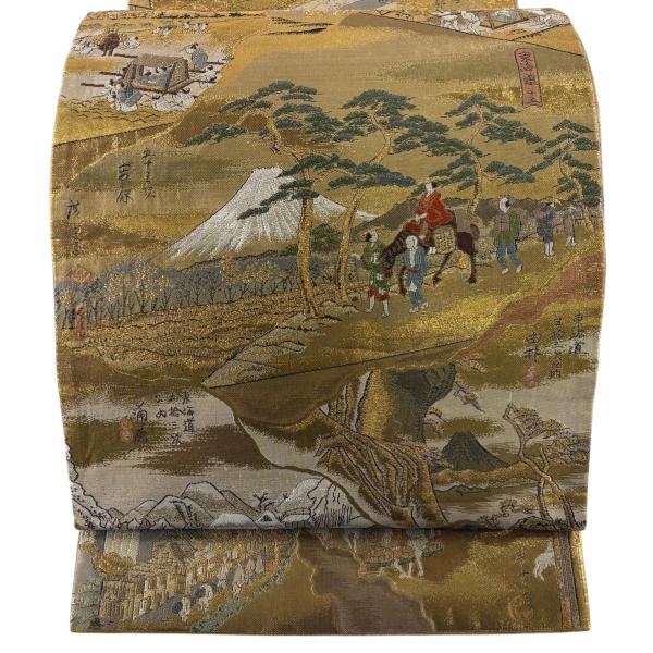 【着物ランク】秀品【素材】正絹【帯丈】約440cm【帯幅】約30.5cm【帯仕立て】仕立て上がり【コメント】おめでたい席に相応しい意匠の袋帯でございます。格式高いお席にもお使いいただけますので、お見逃しのないようお願いいたします。帯芯が入っ...