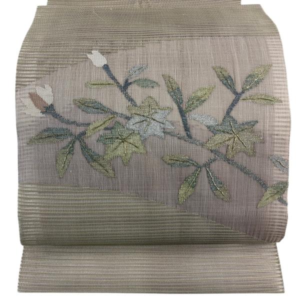 【着物ランク】秀品【素材】正絹【帯丈】約356cm【帯幅】約31cm【帯仕立て】仕立て上がり【コメント】夏帯でございます。セミフォーマルでお使いいただける名古屋帯でございます。見る人に重たい印象を感じさせない女性ならではの、気品豊かな一品で...