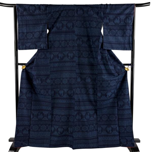 【着物ランク】秀品【素材】正絹【身丈】約167cm【裄丈】約65.5cm【袖丈】約53cm【袖幅】約33.5cm【前幅】約25.5cm【後幅】約30.5cm【サイズ】M【着物仕立て】袷【着用時期】10〜5月【コメント】普段着やおしゃれ着とし...