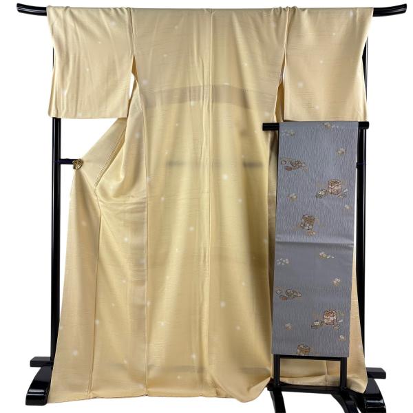 【着物ランク】秀品【素材】正絹【身丈】約173cm【裄丈】約70.5cm【袖丈】約51cm【袖幅】約36cm【前幅】約24cm【後幅】約29.5cm【サイズ】L【着物仕立て】袷【着用時期】10〜5月【帯丈2】約373cm【帯幅2】約30cm...
