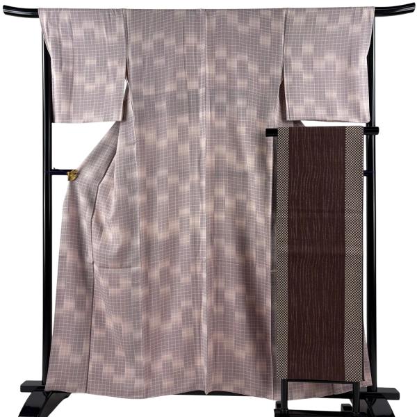 【着物ランク】秀品【素材】正絹【身丈】約158cm【裄丈】約68.5cm【袖丈】約49cm【袖幅】約34.5cm【前幅】約24cm【後幅】約29.5cm【サイズ】L【着物仕立て】袷【着用時期】10〜5月【帯丈2】約370cm【帯幅2】約31...