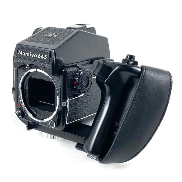 【メーカー名】Mamiya【製品名】M645 1000S ボディ【カメラ種類】中判カメラ【カメラ付属品】ストラップ、ホットシューカバー【ブランド状態ランク】ランクC【コメント】【外観】僅かなスレやキズ、僅かな汚れ、フィルム室内にモルト劣化が...