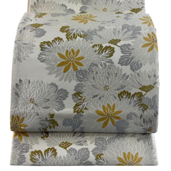 【着物ランク】名品【素材】正絹【帯丈】約444cm【帯幅】約31cm【帯仕立て】仕立て上がり【コメント】セミフォーマルでお使いいただける袋帯でございます。見る人に重たい印象を感じさせない女性ならではの、気品豊かな一品です。中無地にシワがござ...