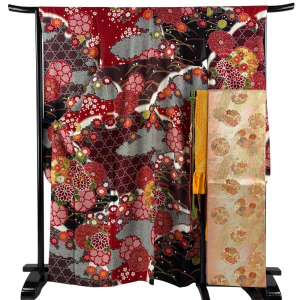 【着物ランク】名品【素材】正絹【身丈】約166cm【裄丈】約66.5cm【袖丈】約107cm【袖幅】約34.5cm【前幅】約24cm【後幅】約30cm【サイズ】M【着物仕立て】袷【着用時期】10〜5月【帯丈2】約428cm【帯幅2】約31c...