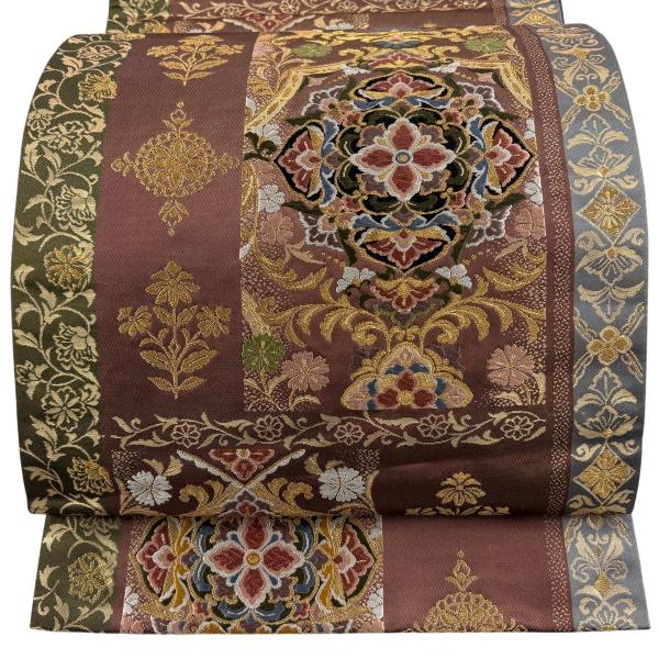 【着物ランク】秀品【素材】正絹【帯丈】約424cm【帯幅】約31.5cm【帯仕立て】仕立て上がり【コメント】おめでたい席に相応しい意匠の袋帯でございます。格式高いお席にもお使いいただけますので、お見逃しのないようお願いいたします。締め跡がご...