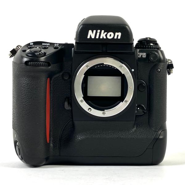 【メーカー名】Nikon【製品名】F5 ボディ【カメラ種類】フィルム オートフォーカス 一眼レフカメラ【カメラ付属品】ボディキャップ【ブランド状態ランク】ランクB【コメント】【外観】スレやキズ、汚れや塗装剥がれ、10ピンターミナルカバーが欠...