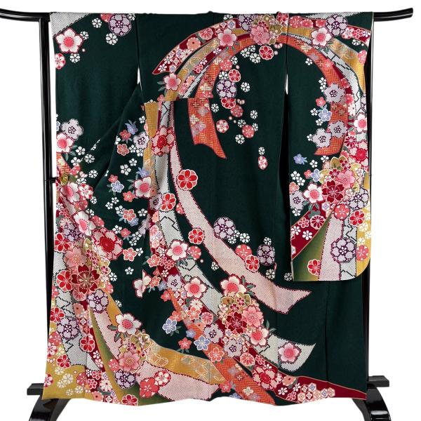 【着物ランク】名品【素材】正絹【身丈】約164cm【裄丈】約64cm【袖丈】約109cm【袖幅】約33.5cm【前幅】約24cm【後幅】約29.5cm【サイズ】M【着物仕立て】袷【着用時期】10〜5月【コメント】未婚女性の第一礼装としてお使...