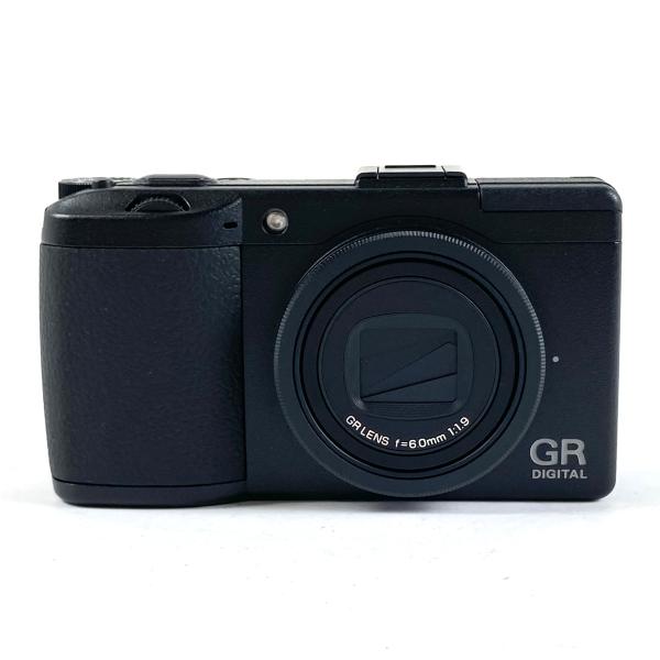 【メーカー名】RICOH【製品名】GR DIGITAL III【カメラ種類】コンパクトデジタルカメラ【カメラ付属品】バッテリー、ホットシューカバー【ブランド状態ランク】ランクC【コメント】【外観】僅かなスレやキズ、僅かな汚れがあります。【光...