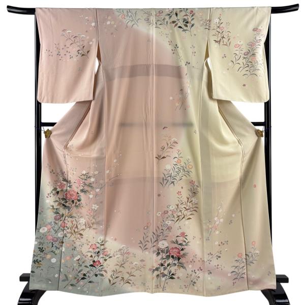 【着物ランク】名品【素材】正絹【身丈】約167cm【裄丈】約67cm【袖丈】約55.5cm【袖幅】約34cm【前幅】約24.5cm【後幅】約30cm【サイズ】M【着物仕立て】袷【着用時期】10〜5月【コメント】帯次第で幅広くお使いいただける...