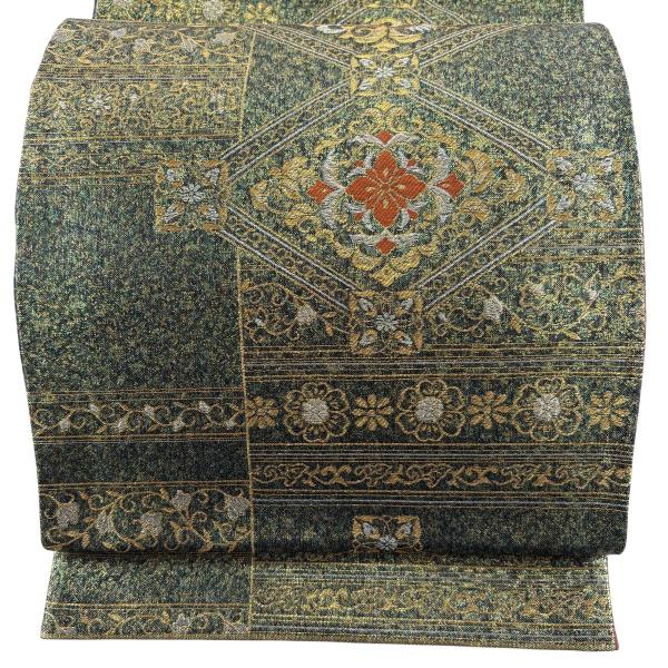 【着物ランク】秀品【素材】正絹【帯丈】約432cm【帯幅】約31cm【帯仕立て】仕立て上がり【コメント】おめでたい席に相応しい意匠の袋帯でございます。格式高いお席にもお使いいただけますので、お見逃しのないようお願いいたします。帯芯が入ってお...