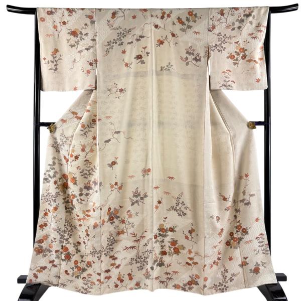 【着物ランク】名品【素材】正絹【身丈】約162cm【裄丈】約66cm【袖丈】約48.5cm【袖幅】約33cm【前幅】約26.5cm【後幅】約31.5cm【サイズ】M【着物仕立て】袷【着用時期】10〜5月【コメント】気品たっぷりにお召し頂ける...