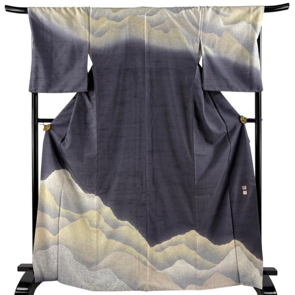 【着物ランク】逸品【素材】正絹【身丈】約168cm【裄丈】約70cm【袖丈】約53cm【袖幅】約35.5cm【前幅】約24.5cm【後幅】約30.5cm【サイズ】L【着物仕立て】袷【着用時期】10〜5月【コメント】帯次第で幅広くお使いいただ...