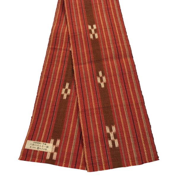 【着物ランク】名品【素材】綿【帯丈】約332cm【帯幅】約15cm【帯仕立て】未仕立て【コメント】「いつの世までも末永く幸せ」にという意味合いの模様が織りだされた「みんさー織」の帯でございます。ミンサーは、綿糸を染めて織った細帯で、五つと四...