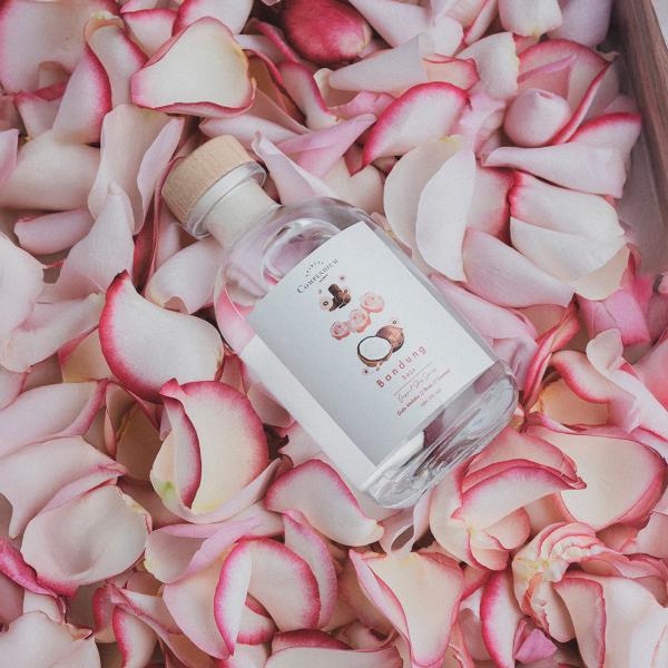 シンガポールの魅力が詰まったローズリキュールラシェル・ザ・ラビット ディスティラリーは、シンガポールにある蒸留所。リキュールからウイスキーまで様々なお酒を製造しています。原材料にはシンガポールの特産品を積極的に使用し、東南アジアらしいトロピ...