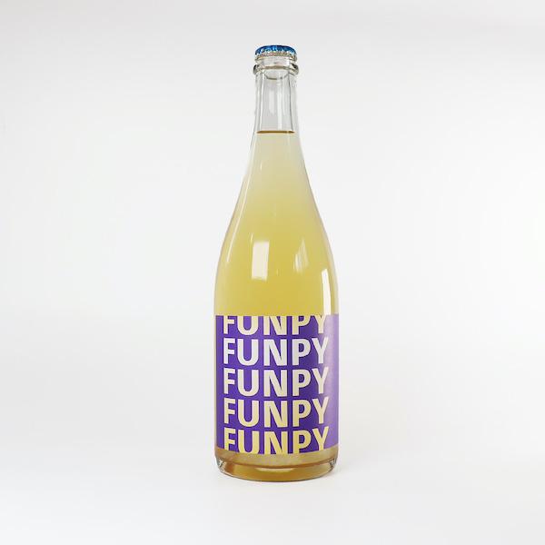 デラウェアとナイアガラが弾ける！ 果実味あふれる白泡ワイン食用ぶどうの可能性を追求すること、そして楽しくてハッピーな味わいを目指しているのがファンピーシリーズです。2024年はデラウェアとナイアガラをベースに甲州、ソーヴィニヨンブランを少量...