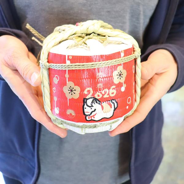 特選梅酒と自社ブランデーの芳醇な調和。新年を祝う菰樽梅酒梅酒界の巨匠・金銅爺さんが率いる 河内ワインが手掛けた特選梅酒を、愛らしい菰樽に詰め込みました。 長年培った梅酒造りの技に、自社ワインを蒸留したブランデーをブレンド。 まろやかさと奥行...