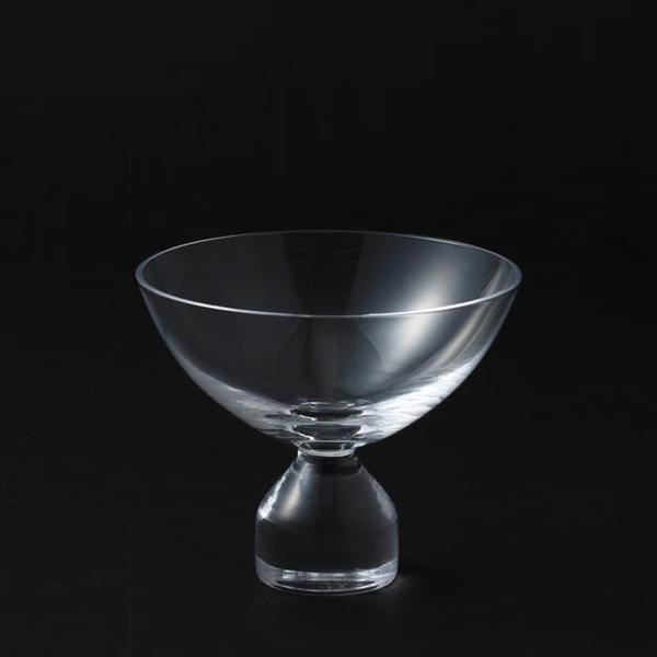 ドイツ人デザイナーのウォルフワーグナー氏による日本酒のためのグラス。ワインを楽しむのと同等に、日本酒をさまざまなスタイルで楽しめるモダンなデザインを目指しました。ワイングラスを彷彿させるそのシェイプは、女性の名「XANA」の頭文字「X」をモ...