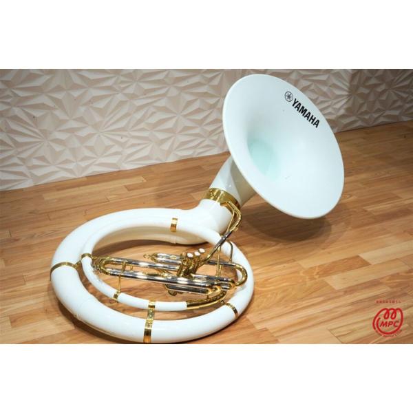 調子：B♭材質：本体 FRP/ベル ABS樹脂仕上げ：スノーホワイト塗装質量：9.1kgベルサイズ：663mmボアサイズ：18.5mm付属品：ソフトケース製番：#553***【YAMAHA YSH-301】音のとおりのよいフロントベル、操作...
