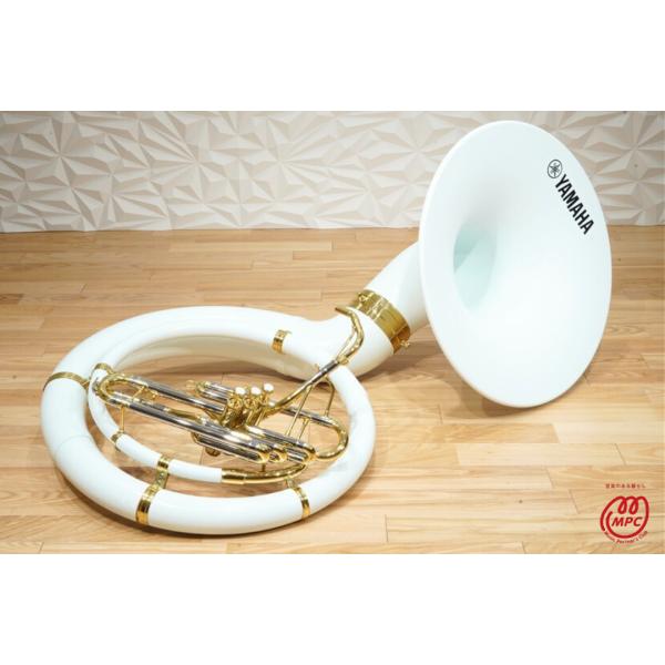 調子：B♭材質：本体 FRP/ベル ABS樹脂仕上げ：スノーホワイト塗装質量：9.1kgベルサイズ：663mmボアサイズ：18.5mm付属品：ソフトケース製番：#567***【YAMAHA YSH-301】音のとおりのよいフロントベル、操作...