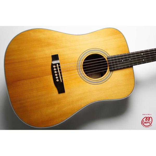 Shape：DTop：Solid Sitka SpruceBracing：TYMA Double V-bracingBack：Solid Indian RosewoodSide：Solid Indian RosewoodNeck：Afric...